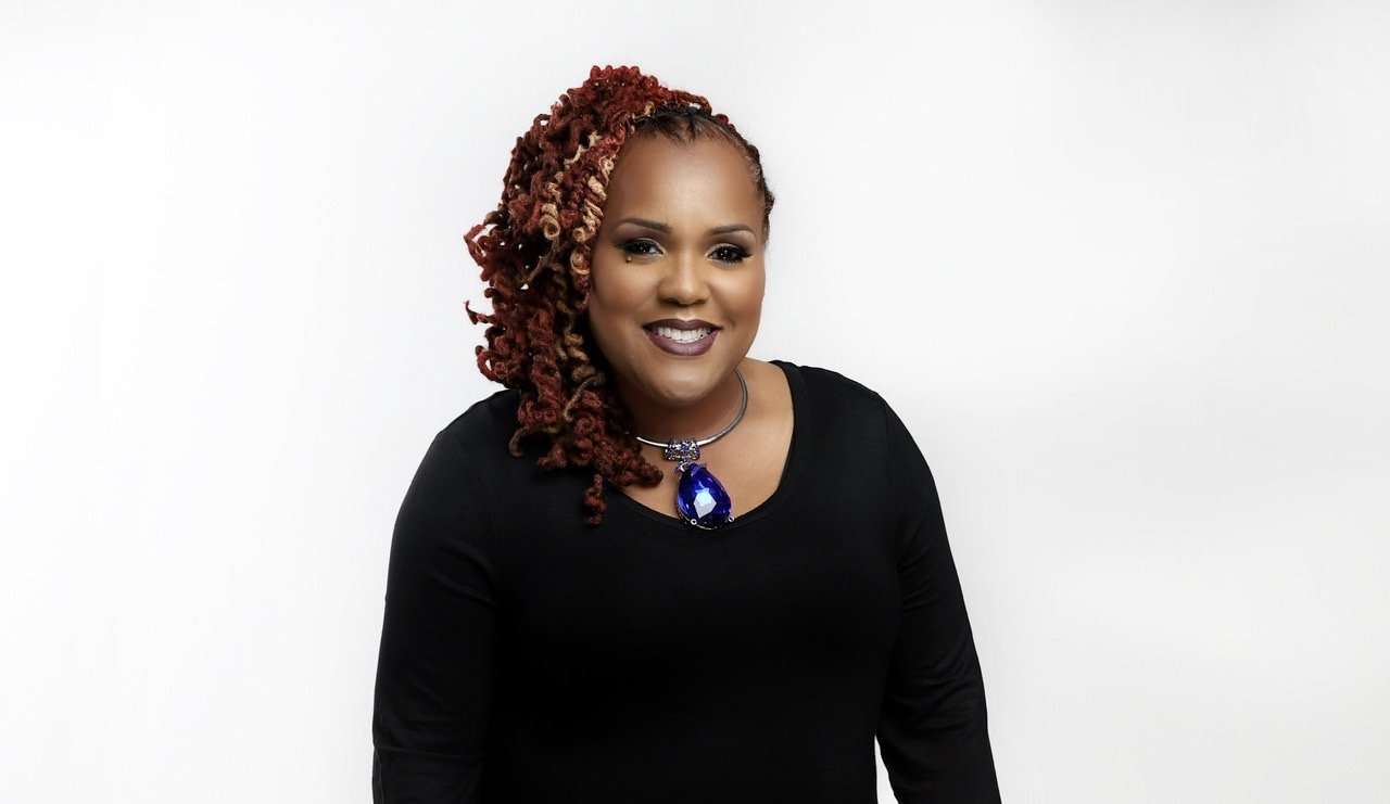 Adriann Lewis,Freeman marque le premier hit du Top 30 du Billboard